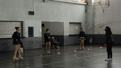 Volvieron Las Clases De Patinaje Artístico Sobre Ruedas En El Club Rivadavia De Junín • Diario