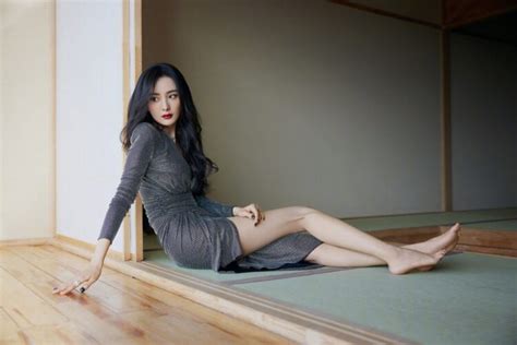 Yang Mi Feet