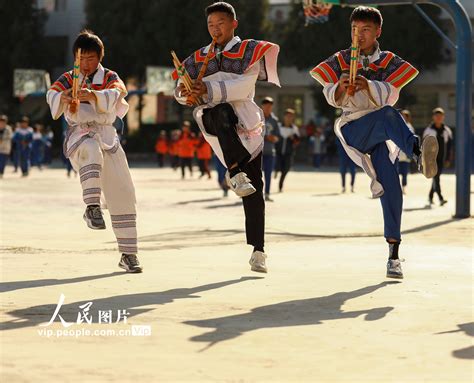 贵州纳雍苗族芦笙舞进校园 极目新闻