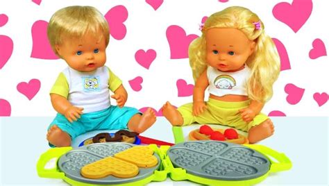 برنامه کودک نی نی ها بازی آشپزی و پختن وافل خمیر بازی کودکانه