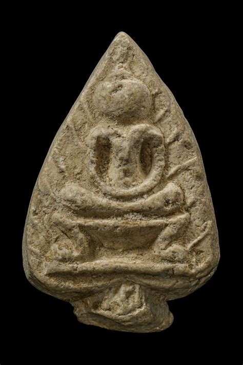 พระเนื้อผง พระครูสุพจน์ วัดสุทัศน์ รุ่นอินโดจีน พิมพ์ใบโพธิ์ หลังยันต์ ปีพ ศ 2484 2485 เนื้อหา