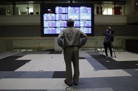 〔マーケットアイ〕株式：日経平均は続落で寄り付く、米金利高止まり観測で ロイター