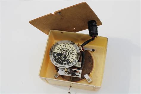 Vintage Art Deco Clock Electric Wall Timer Ivory Bakelite Case And Lightning Bolt Hands Mid