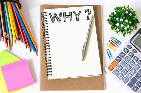 백서 및 사무 용품 펜 종이 메모에 텍스트 메시지를 왜 흰색 책상에 공간을 복사 비즈니스 개념 위에서 평면도 보기 개념에 대한 스톡 사진 및 기타 이미지 Istock