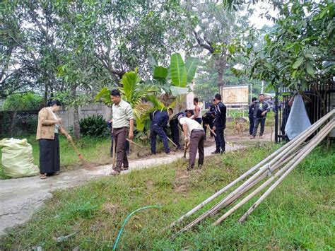 မောင်တောမြို့၌ ပြည်သူ့ဝန်ဆောင်မှုရုံး ပတ်ဝန်းကျင်သန့်ရှင်းသာယာရေးအတွက် စုပေါင်းသန့်ရှင်းရေးပ