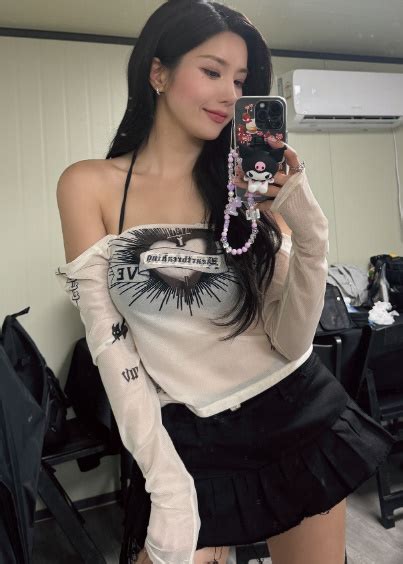 권은비 워터밤 여신 떴다…끈 의상 입고 섹시미 발산 엑스포츠뉴스 나무뉴스