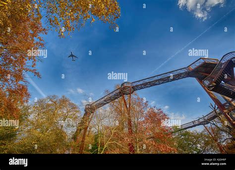 Treetop Walksway Kew Gardens Stock Photo Alamy