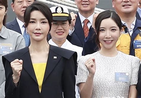 연예인인 줄 알았던 김건희 여사 옆 미모의 여성알고보니 재벌가 며느리 위키트리
