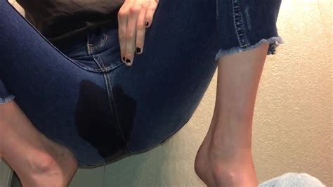 Skinny Jeans Wetting