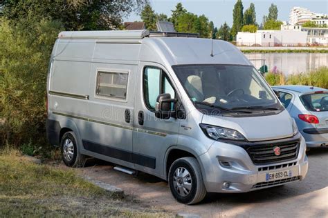 Feiertagsreise Fiats Ducato Campereve Rv In Motorhome Wohnwagen Auto Urlaub Mit Reisemobil