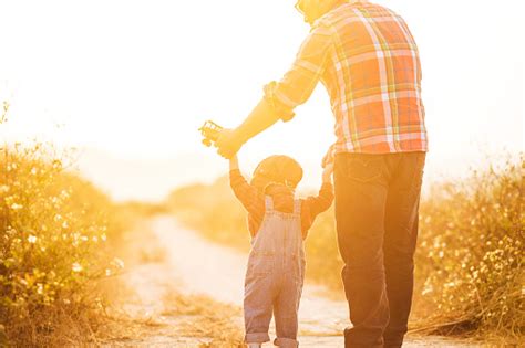 일몰에 자연에서 여름에 여행의 비행기 꿈과 어린이 파일럿 비행사 2명에 대한 스톡 사진 및 기타 이미지 2명 날기 남성