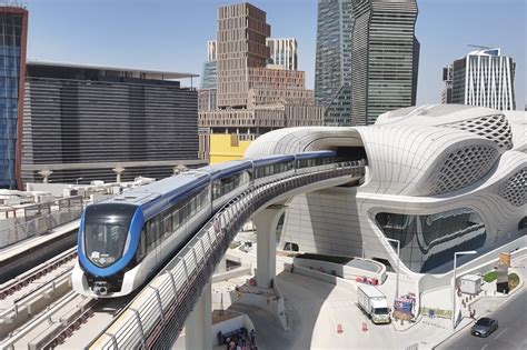 Саудын Арабын нийслэл Рияад хотод дэлхийн хамгийн том метрог барьж дуусчээ