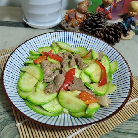 云南小瓜炒肉片荤素搭配更营养
