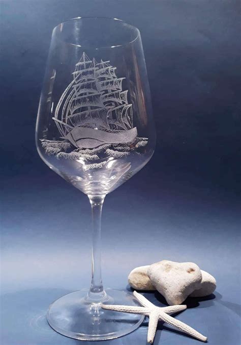 Ръчно гравирана чаша за вино Платноход Handmasters Bg