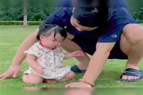 女儿到小姨家就惦记表弟的衣服，最后那一下真像个女流氓 表弟 女流氓 衣服