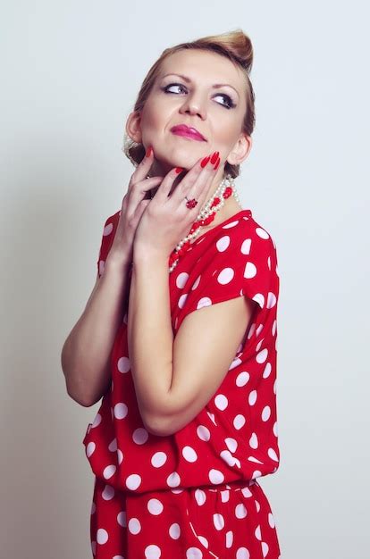 Premium Photo Retro Girl Portrait
