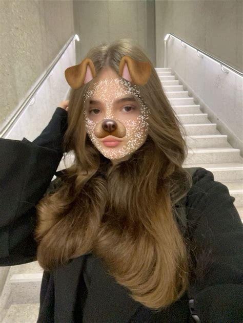 девушка с длинными коричневыми волосами