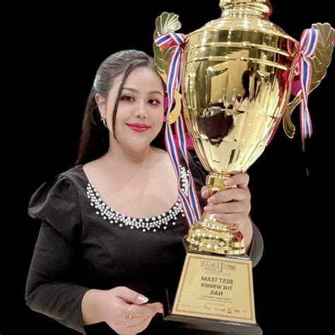 รับสอนทำเล็บ เรียนเพ้นท์เล็บต่อเล็บครบวงจร บนเรียนใหม่ คลาสออนไลน์ปั้นดอกไม้อะคริลิค Facebook