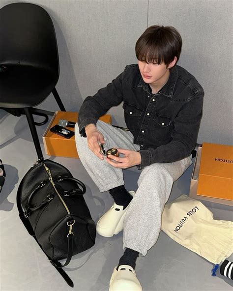 더쿠 라이즈 인스타에 올라온 앤톤 루이비통 협찬사진 안톤 루이비통 프레디 머큐리