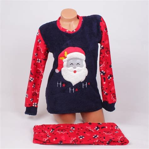 Дамска коледна пижама в червен цвят изработена от поларена материя Горното е с дълги ръкави и