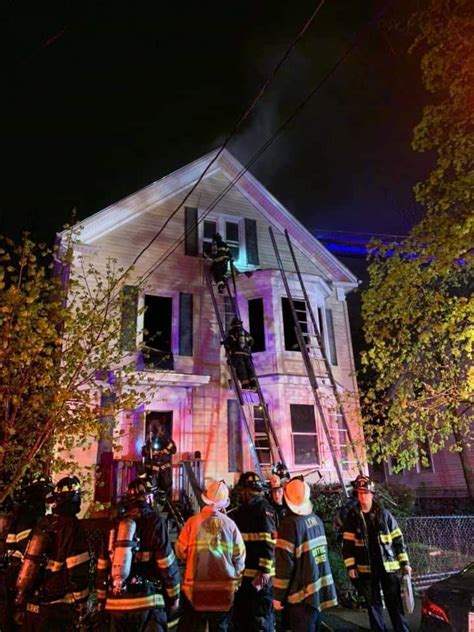 Lynn Firefighters Rescue Man From Burning Building Itemlive Itemlive