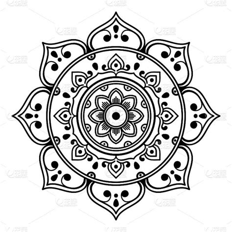 装饰性的圆形装饰，黑白相间，孤立在白色上。很好的节日装饰。适合印刷，激光切割。素材 花瓣网