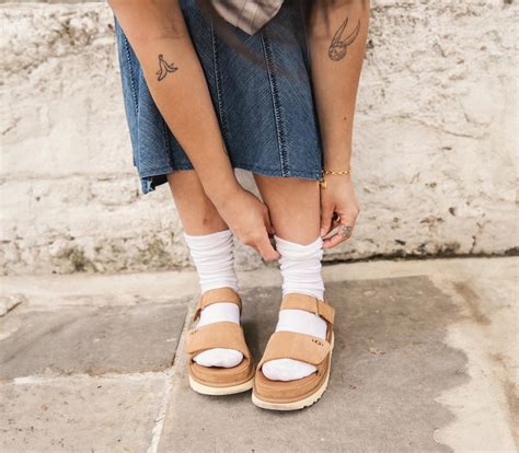 Ugg Goldenstar Sandals Driftwood Womens Sandals