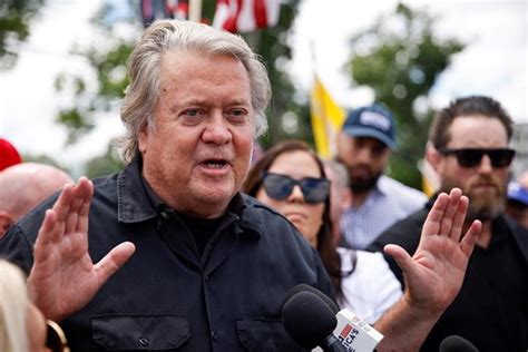 Бившият съветник на Тръмп ще лежи 4 месеца в затвора