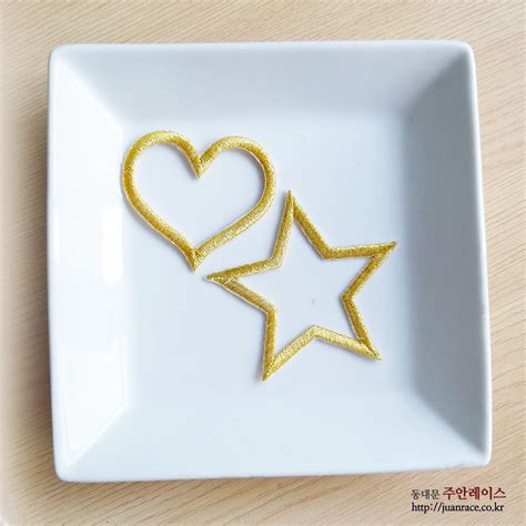 기본4개 열접착식 별와펜 하트와펜 의류부자재 의류패치 Diy악세사리재료 Diy옷리폼 열접착식하트별와펜 동대문시장 글리터별 와펜 글리터하트와펜 골드별와펜 주안레이스