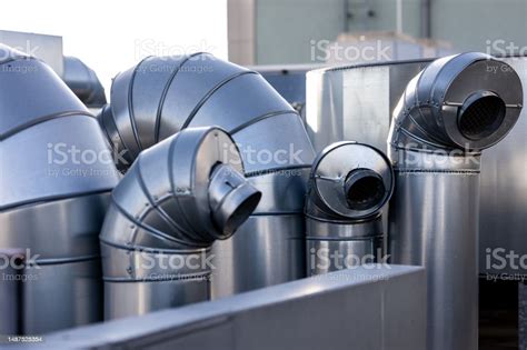 산업용 건물 지붕에 설치된 상업용 에어컨 및 환기 시스템의 외부 장치 비즈니스에 대한 스톡 사진 및 기타 이미지 비즈니스 열 개념 공기 오염 Istock