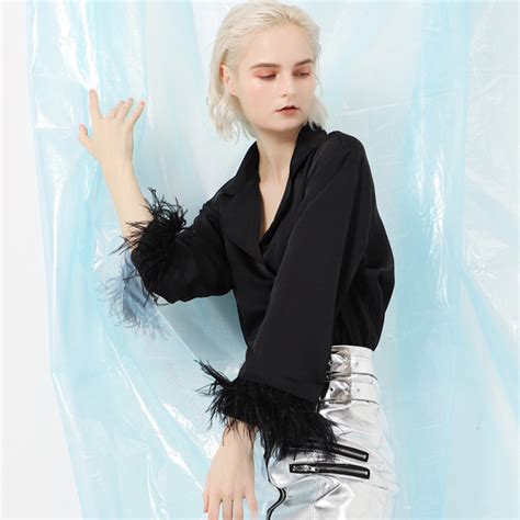 검은 색 버튼 업 긴 깃털 소매 여성 블라우스 의 고품질 검은 색 버튼 업 긴 깃털 소매 여성 블라우스