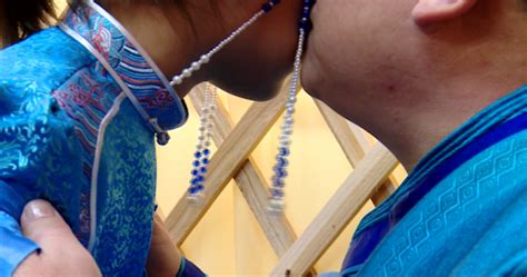 ХӨСҮТ Золгох үед бага насны хүүхдийг үнсэхгүй байхыг анхаарууллаа · Dorgio Mn