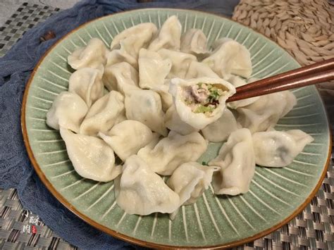 餃子想要好吃，調餡是關鍵，餃子店老闆教你調餡技巧，鮮嫩多汁 每日頭條