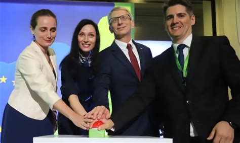 Мария Габриел България става член на общност която пътува свободно ᐉ Новини Tribune Bg