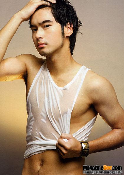 ถอดเสื้อ โชว์ของดี