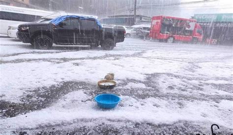 ภาพหาชมยาก ลูกเห็บตกหนักในเชียงใหม่ พื้นดินขาวโพลนราวกับหิมะ