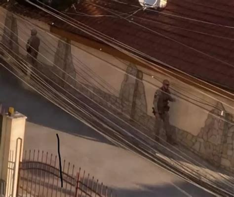 Питат Румен Радев защо снайперисти пазят къщата на Бойко Борисов снимки