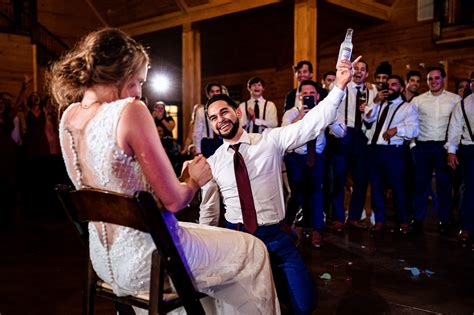 Essential Bouquet And Garter Toss Photography Tips