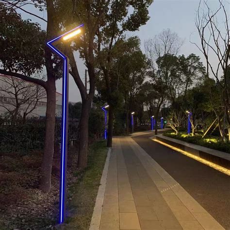 Đèn sân vườn ngoài trời bằng nhôm hiện đại Đèn chiếu sáng đường cộng đồng mét Đèn sân vườn