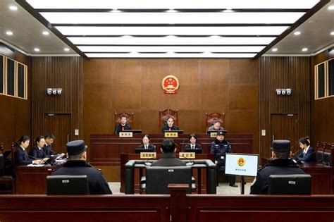 非法收受财物超7000万元 上海市长宁区原副区长黄辉受贿案一审开庭被告人机关相关