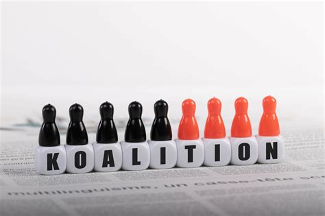 Pawn Figurines On White Background Creative Commons Bilder