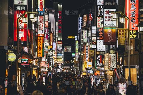 歌舞伎町 水平画幅 夜晚 日本 人 户外 夜生活 霓虹灯 亚洲 东京素材 花瓣网