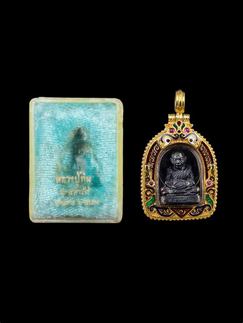 รูปหล่อไตรมาสหลวงปู่ทิมวัดละหารไร่ เลี่ยมทองสั่งทำอย่างดีเกือบ1บาทพร้อมกล่องเดิม Wutdychonburi