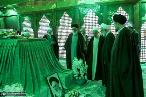 فاتحه خوانی محسنی اژه‌ای و سید حسن خمینی بر مزار آیت الله هاشمی