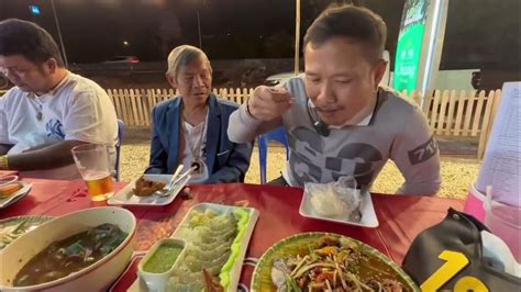 เอาล่ะงานเข้าลุงชัยแหมแล้วครับ เรื่องใหญ่ละเน้อลุง หยังใดน่ะเอาอาหารนกไปหื้อกบกิ๋น กบเปิ้นหนีหาย