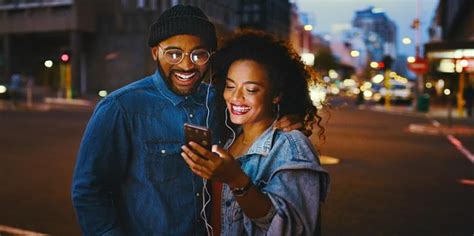 Why The Talking Phase Is The Most Awkward Of All The Stages Of Dating