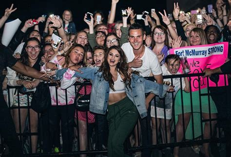 Selena Gomez Posts Bikini Pic On Instagram Declares Im Taking My