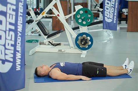 Подъем ног в положении лежа — как правильно делать видео техники выполнения —