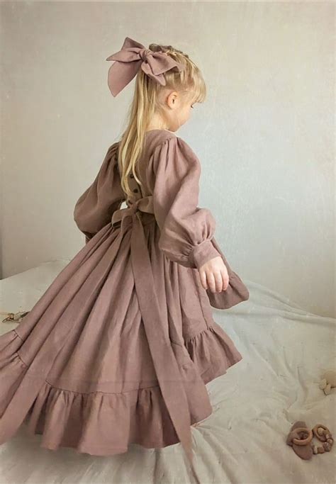 нарядное платье на девочку Платья для маленькой девочки Наряды для девочек Мода для
