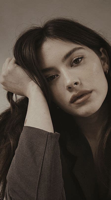 Gracie Abrams Icon Close Up Portraits Female Portrait Portrait
